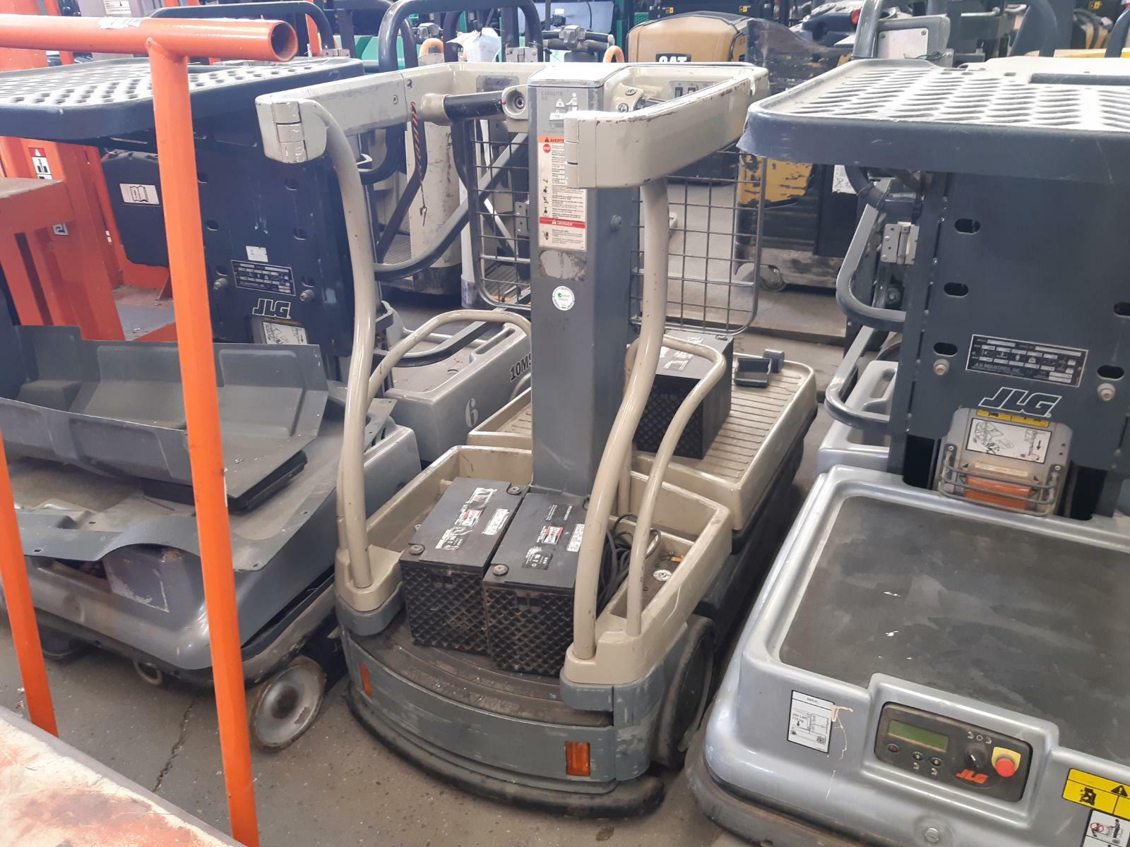 Vertical lift Crown WAVE 50-118 for sale at CAPM Europe