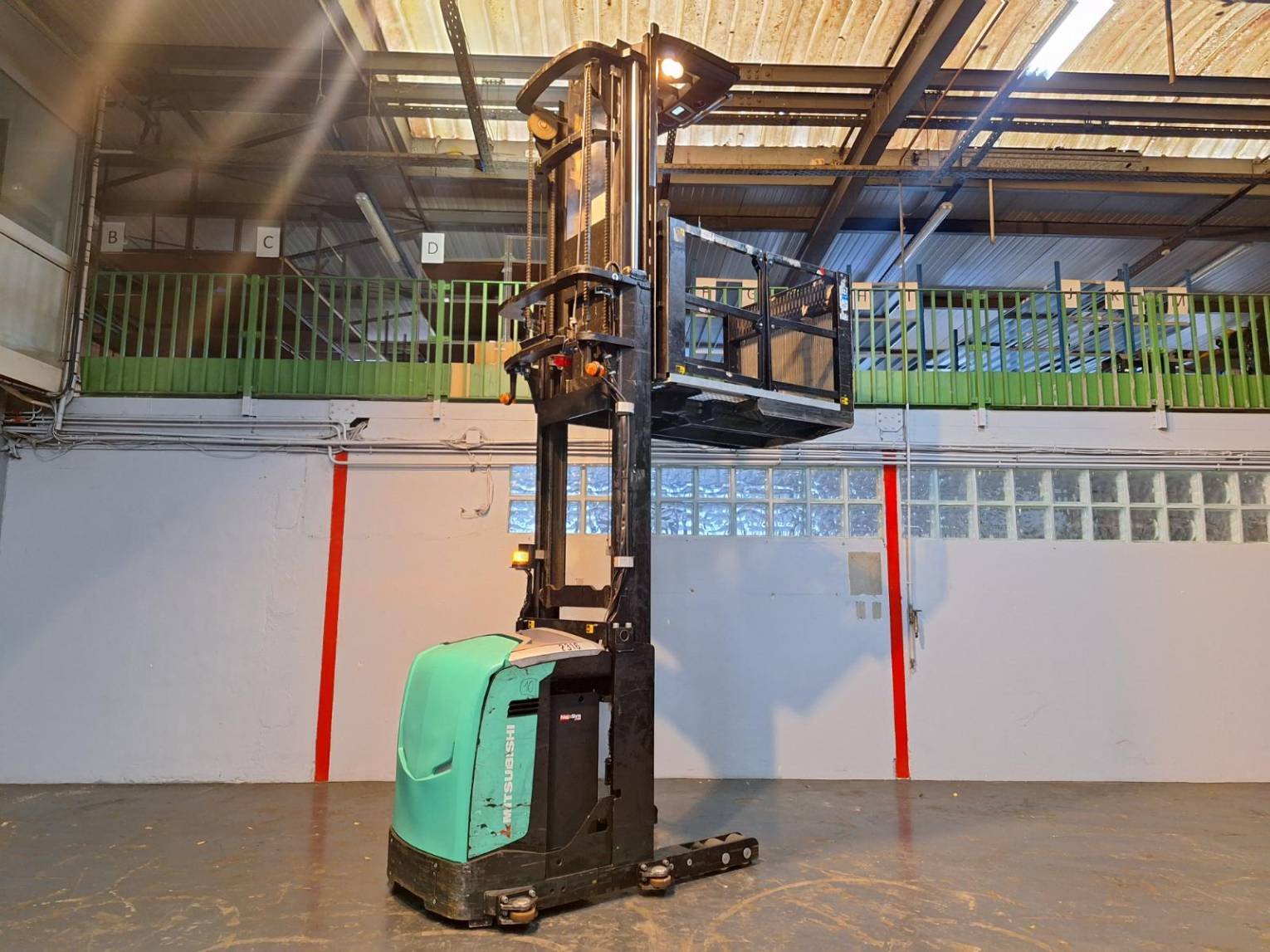 Man-up order picker secondhand on sale at CAPM Europe