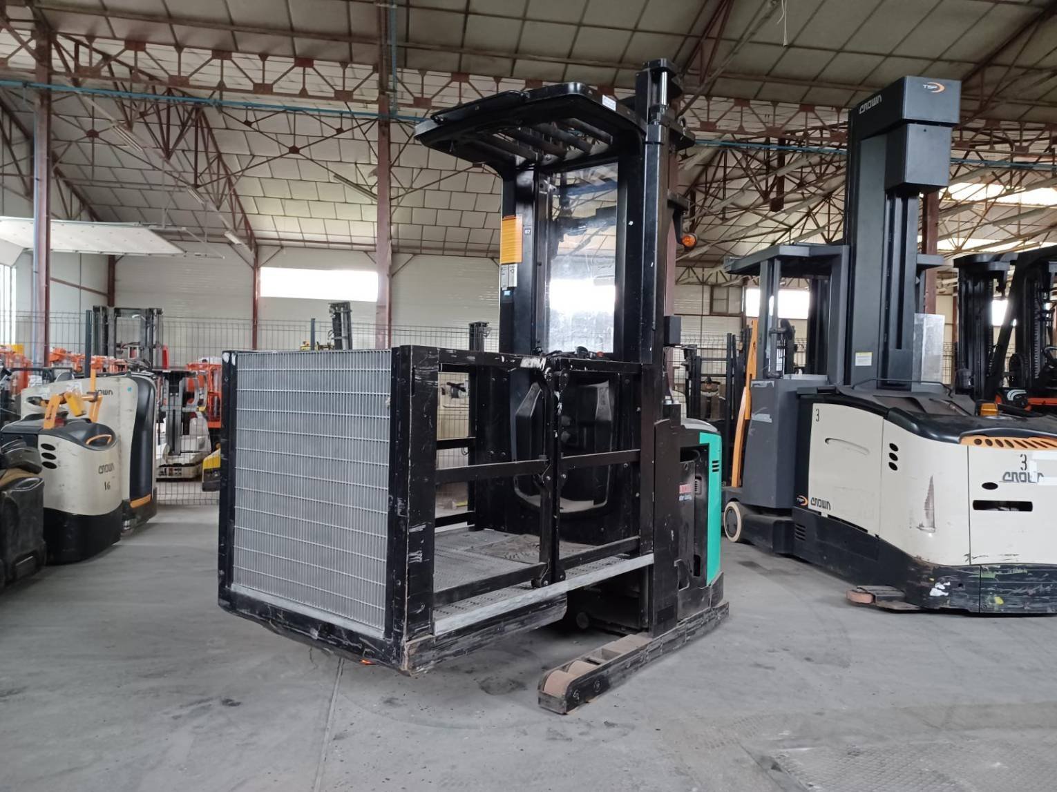 Man-up order picker secondhand on sale at CAPM Europe