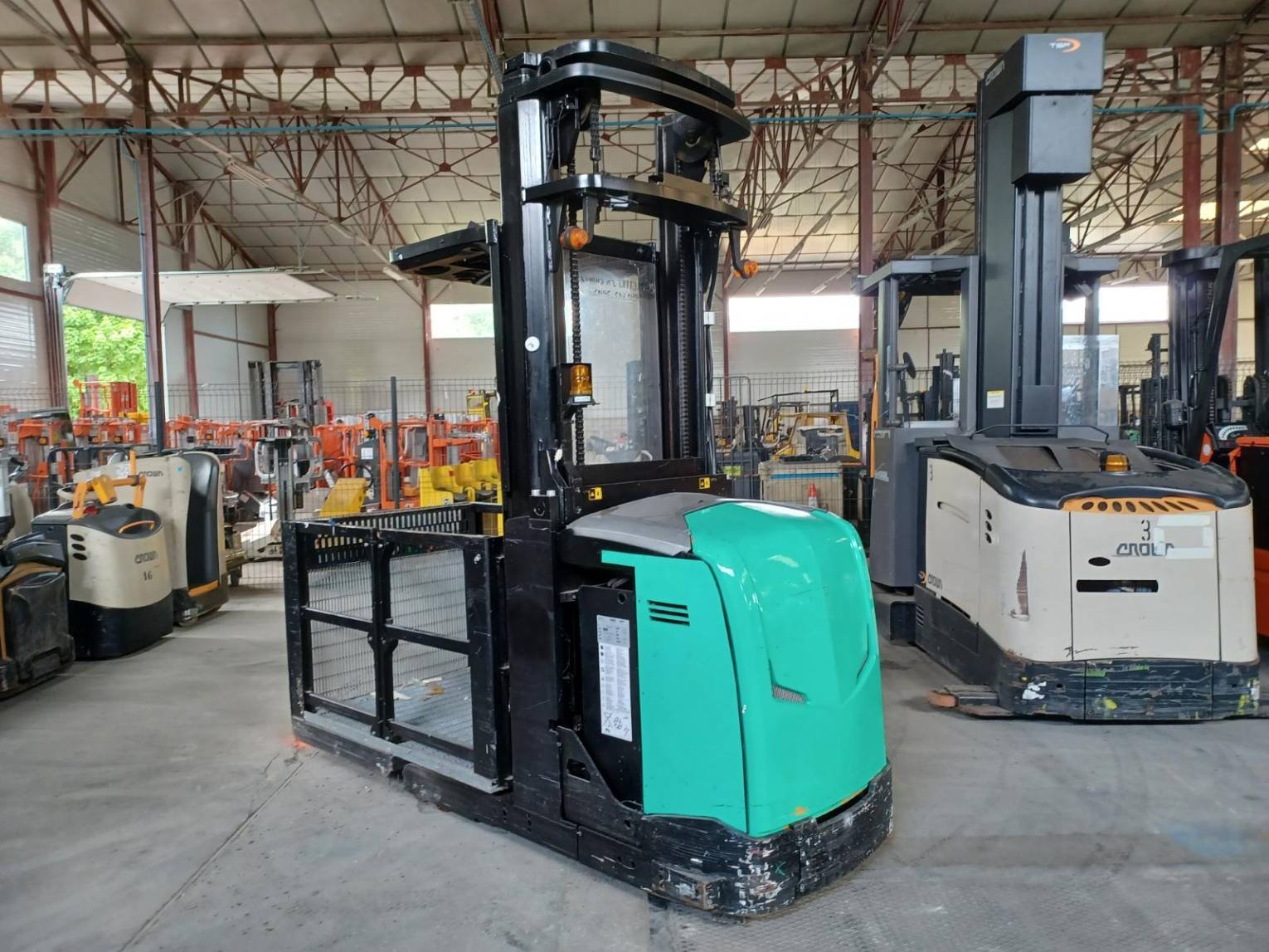 Man-up order picker secondhand on sale at CAPM Europe