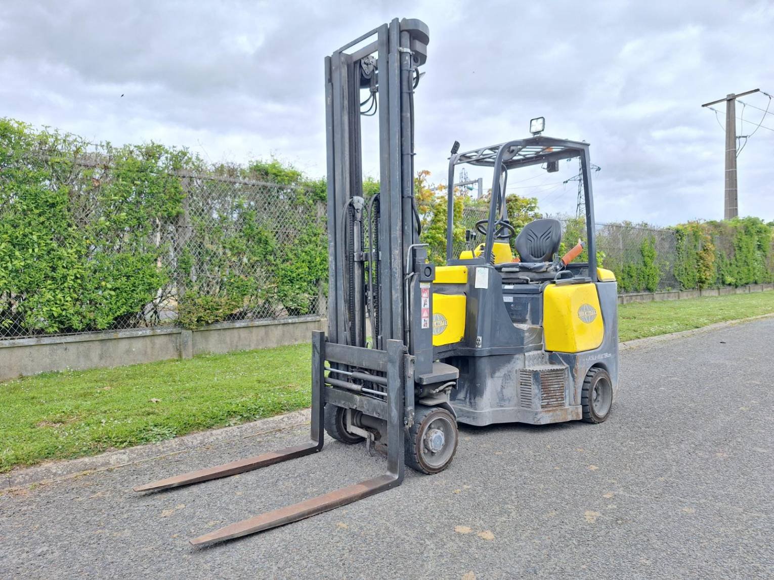 Articulated forklift Aisle Master 20SE for sale at CAPM Europe